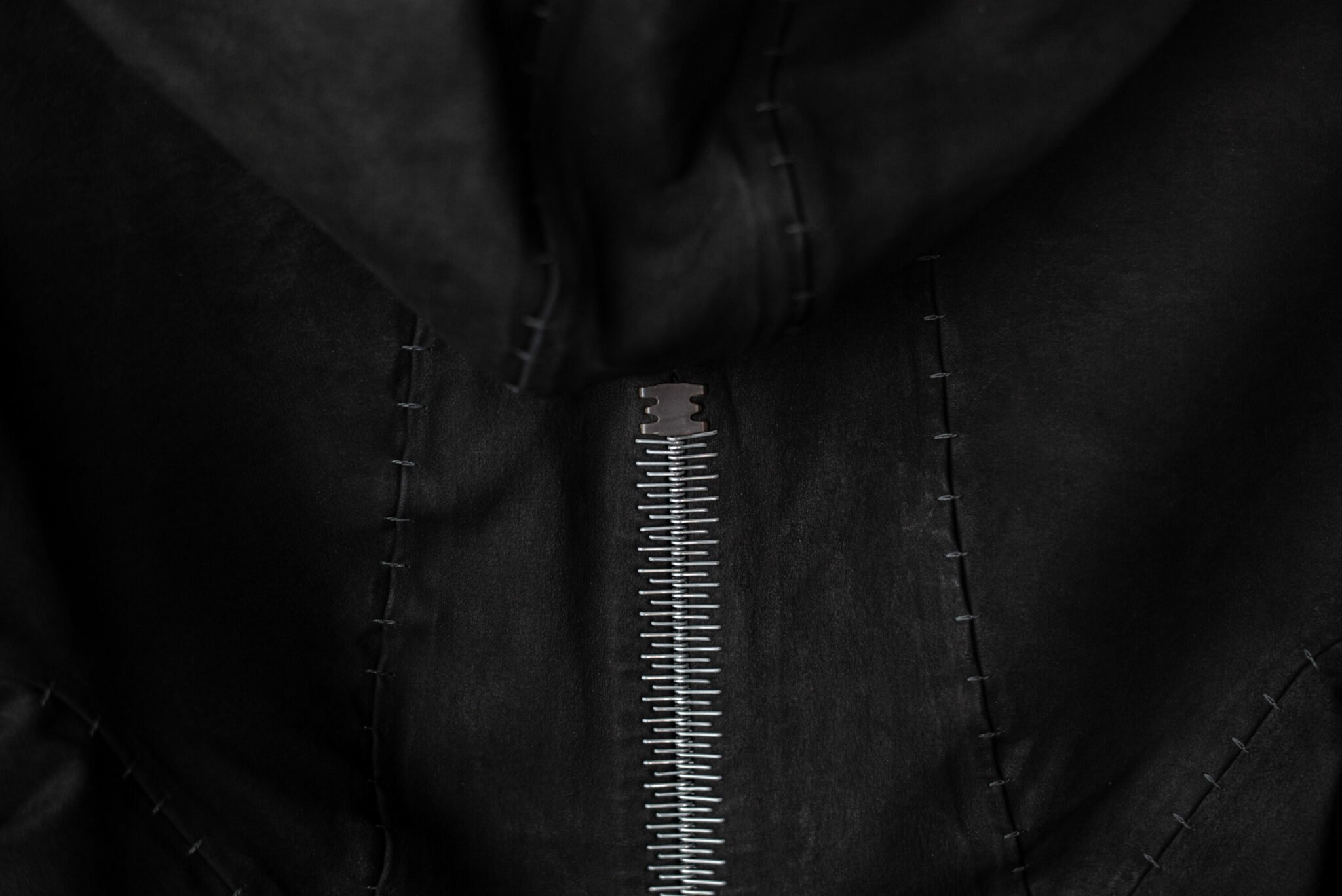 Isaac Sellam - Handmade Avantgarde High-Fashion from Paris